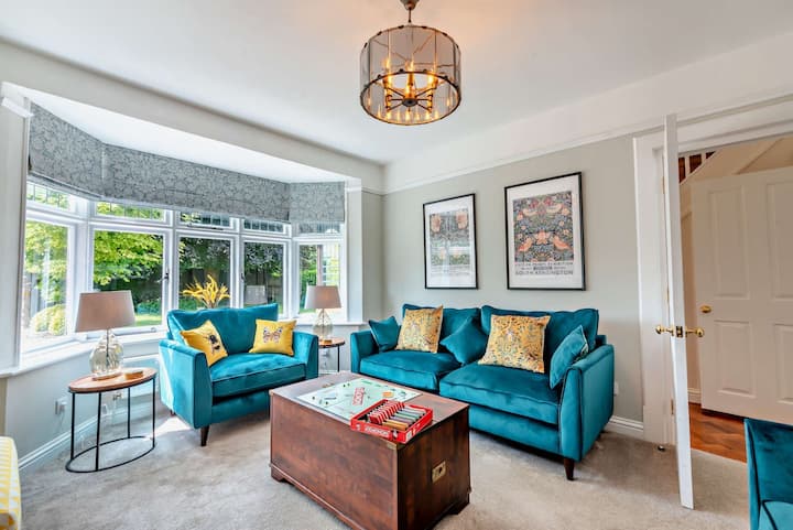 Family Friendly Cotswold Home - Fosseside House - Bourton-on-the-Water