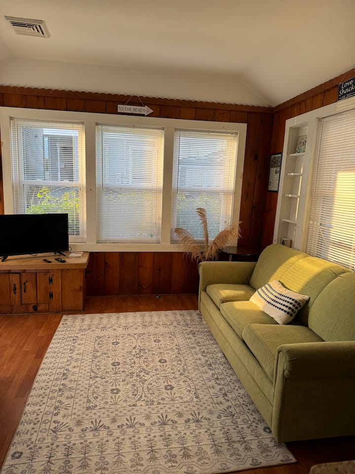 Beach Block Bungalow - Lavallette, NJ