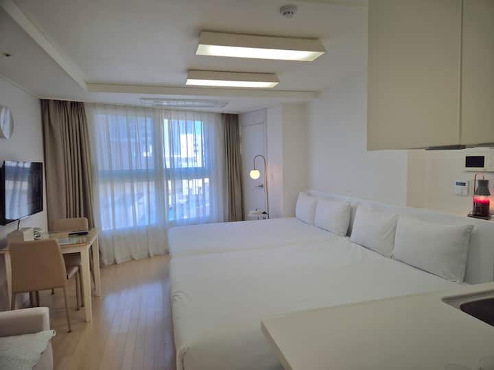 Happy-071(더블-트윈베드) #해운대 해변 110m # 무료주차 # 짐보관 - Busan