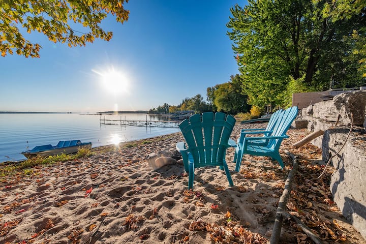 Waterfront Cozy Cottage, Hot Tub And Amazing Views - Renfrew