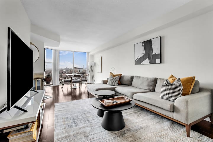 Upscale Penthouse With Stunning Views! - Toronto