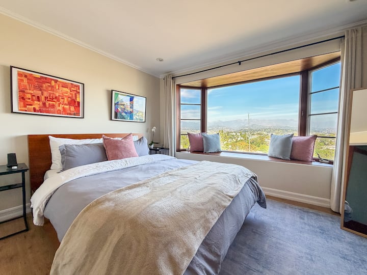Franklin Hills Escape | Views, Yard + Jacuzzi - Los Angeles, CA
