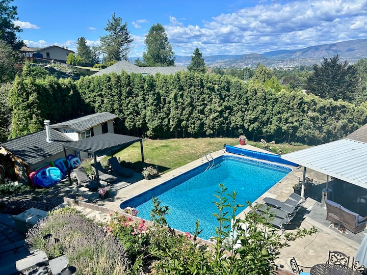 Private Oasis W/ Heated Pool, Hot Tub & Views - Kelowna