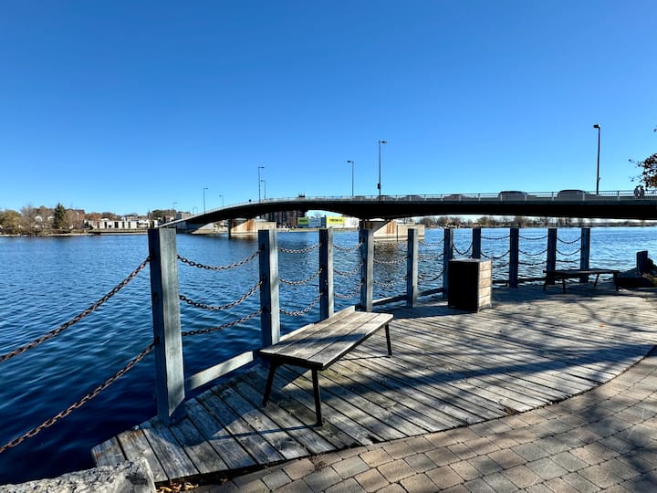 The Downtown Riverfront Retreat With Rooftop Patio - Brighton