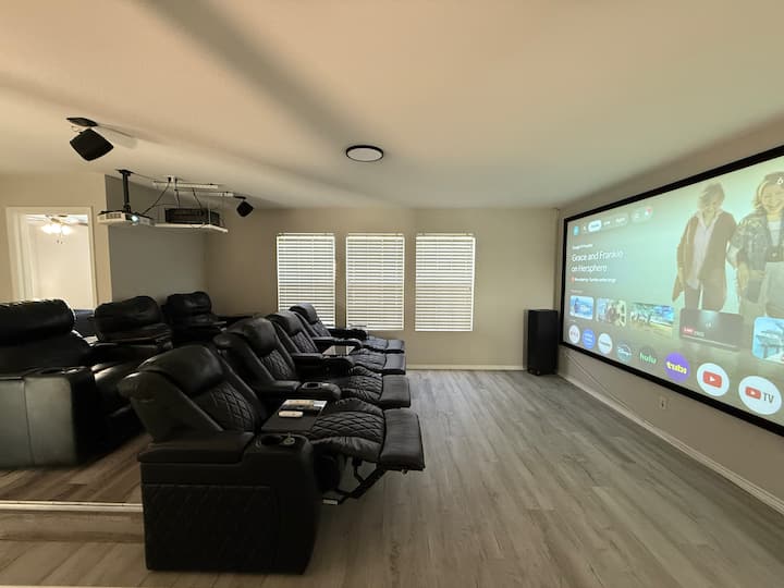 6 Bed 155” Theater Bed Downstairs Pool/poker Table - San Antonio