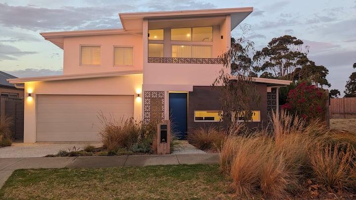 Modern, Tidy, Whole Of Top Floor Apartment. - Ventnor