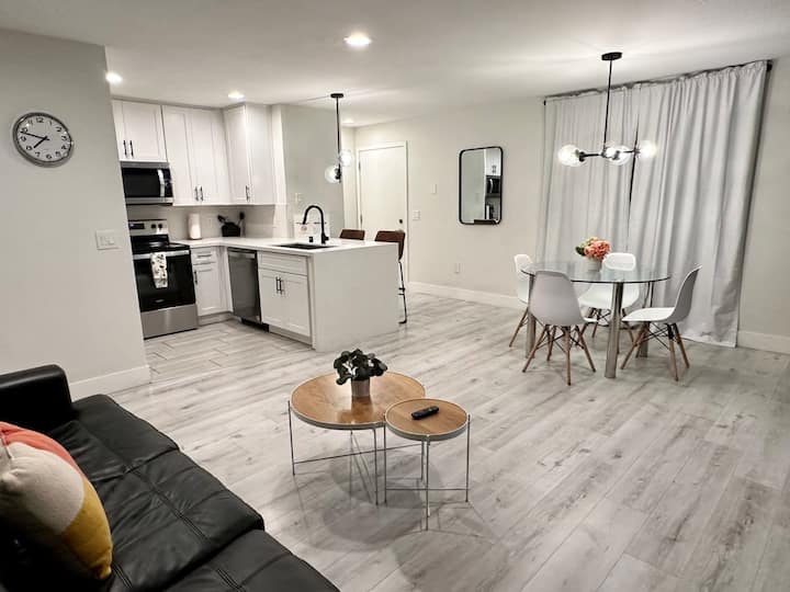 Fully Remodeled 2br Condo Near Strip & Conv Center - Las Vegas Strip, NV
