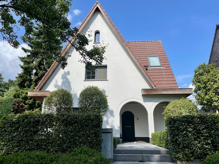 Charmante Kleine Villa Uit 1931 - Brasschaat