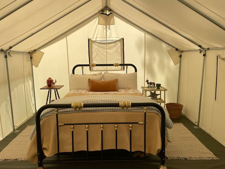 Glamping At White Clover Farm: Pondview - Stonington, CT