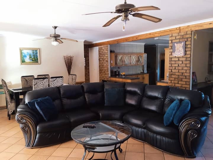 Mphesheleng Guesthouse - Bela-Bela