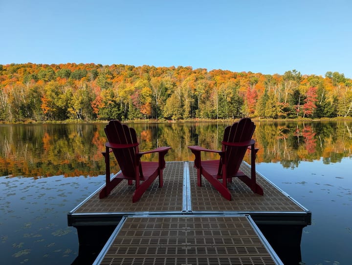 Cozy Little Lakefront Cottage With Outdoor Patio - Lac-Simon