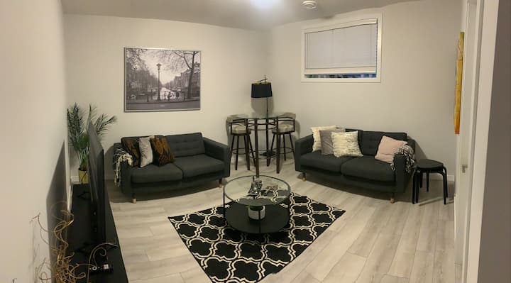 Beautiful 2br Suite - Nw Calgary. Close To Airport - Canada