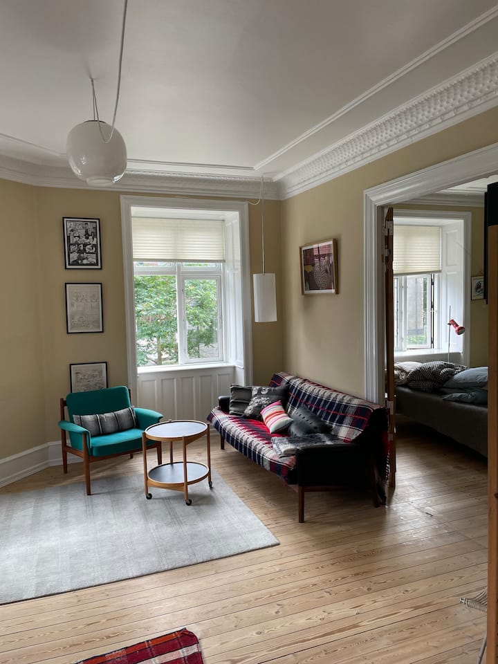 Rummelig 5-værelses Lejlighed I Historisk Bydel - Copenhagen