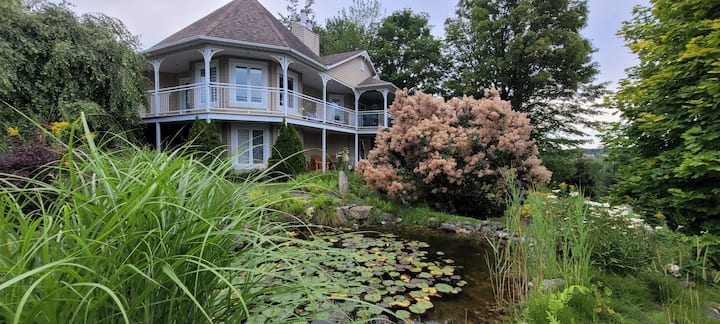 Lakehouse Pool Central Location - Bromont