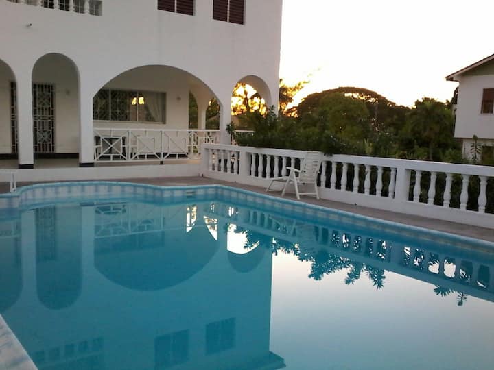 An-be Villa 8 Bedrooms/ten Beds - Jamaica