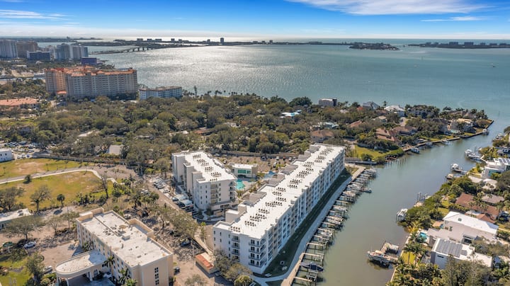 Luxury Resort-style Condo In Prime Location - Sarasota, FL