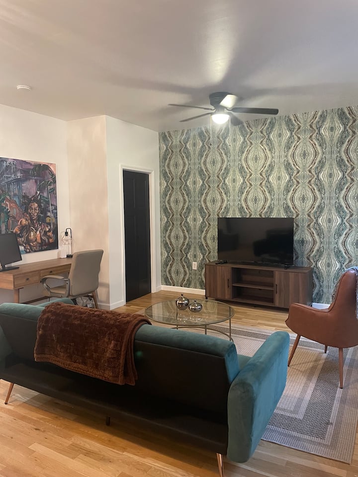 Convenience Meets Chic: You Deserve This Retreat - New York