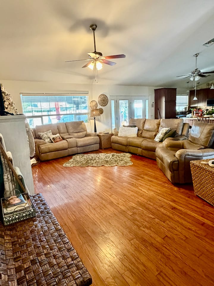 Peaceful 4br/2 Bath* Heated Pool* Hot Tub* - Peoria