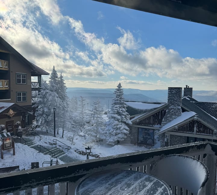 Ski-in/ski-out-hh#210hootenannyhut In The Village! - Snowshoe, WV