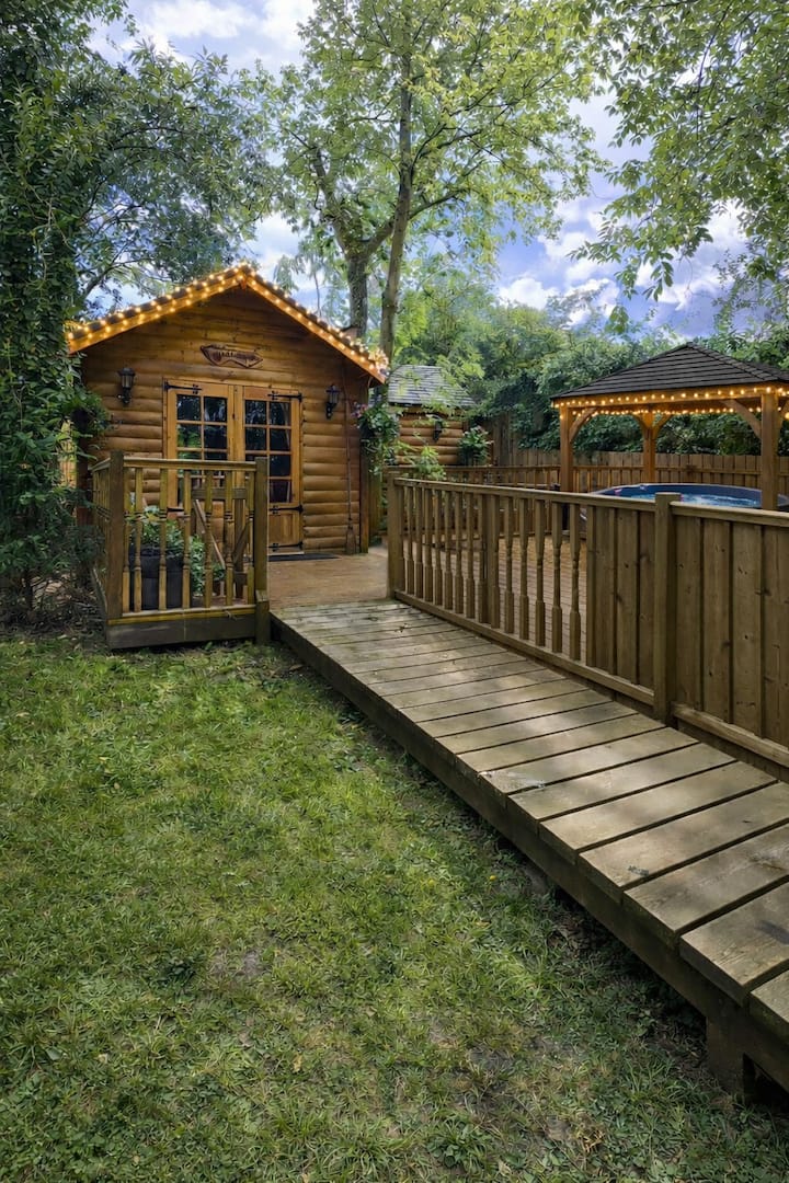 Bears Cabin Cambridge -Hot Tub Under The Stars - Newmarket
