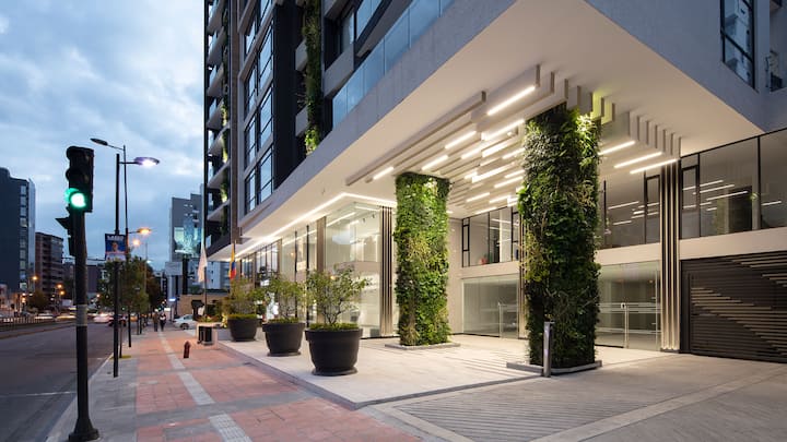 Suite Con Parking En "La Carolina", Quito. - Quito