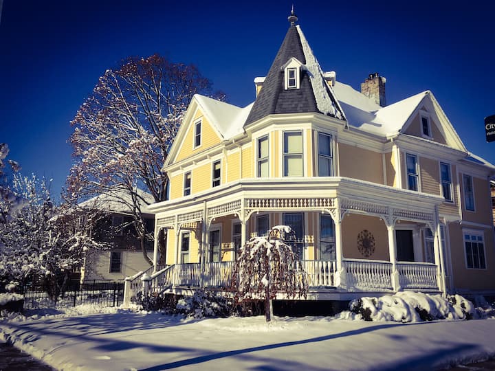 Historic Webster House & Nordic Sauna - Appleton, WI