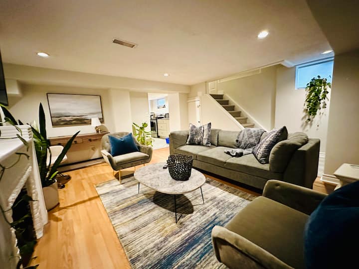 Trendy Beaches & Kr Village - Toronto