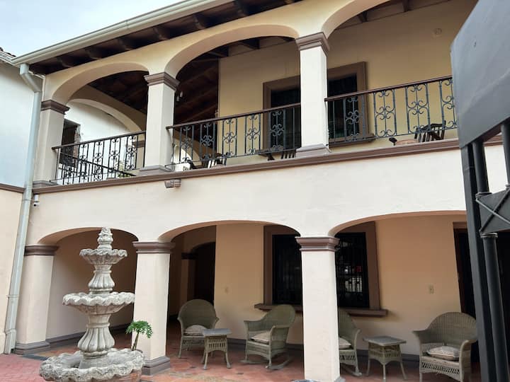 Hermosa Casa Estilo Mexicana - Monterrey