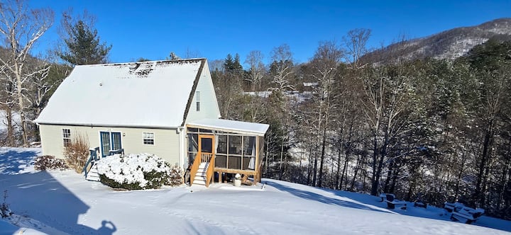 Cozy Mountain Home Near Asheville W/decks & Views - Weaverville, NC