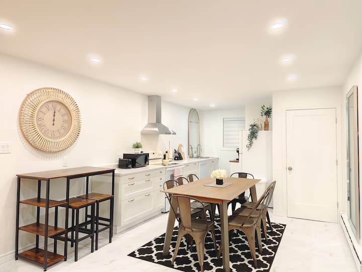 House W/ 2 Joint Units. Right Next To Shops, Food! - New Brunswick