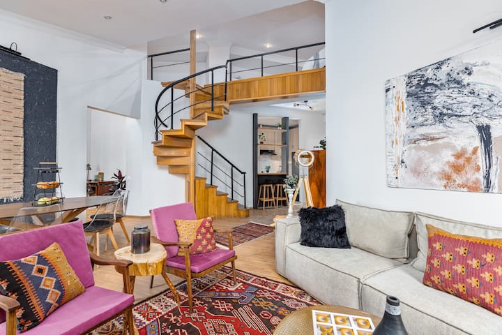 * * * * *Stunning Views, Style & Central Location - Tbilisi