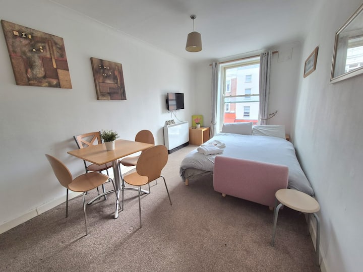 Central One Bed On Thomas St - Dublin