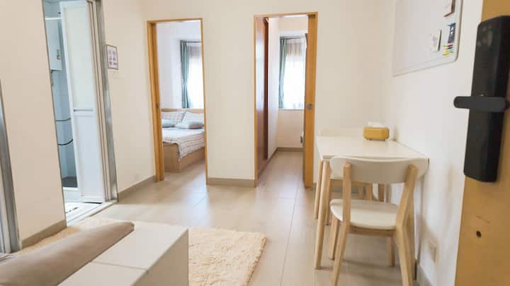 Hong Kong Lovely Family Style, Only 1 Mins To Mtr - Tsuen Wan