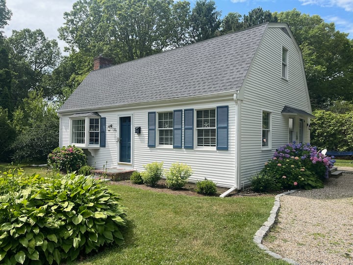 The Seaside Gem: 5 Mins To Beach + Pool Access - Oak Bluffs, MA