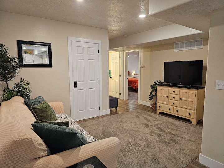 King 1br • Full Kitchen • Spacious Dragon Stay - Cedar City, UT