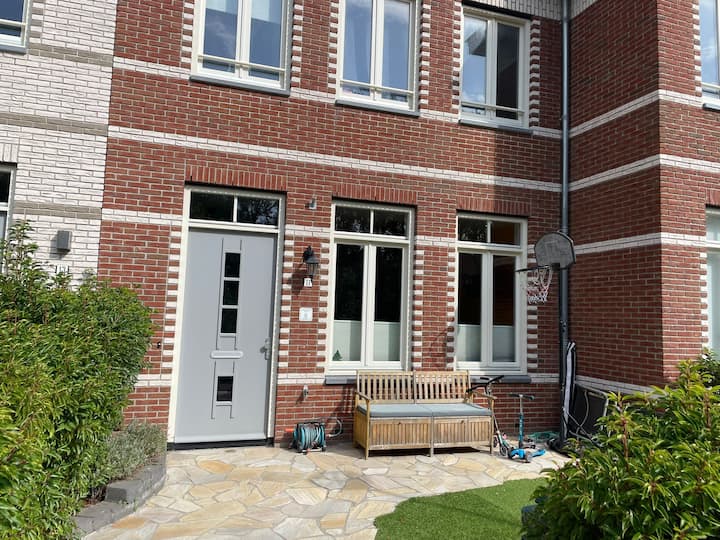 Familiewoning In Den Haag. - The Hague