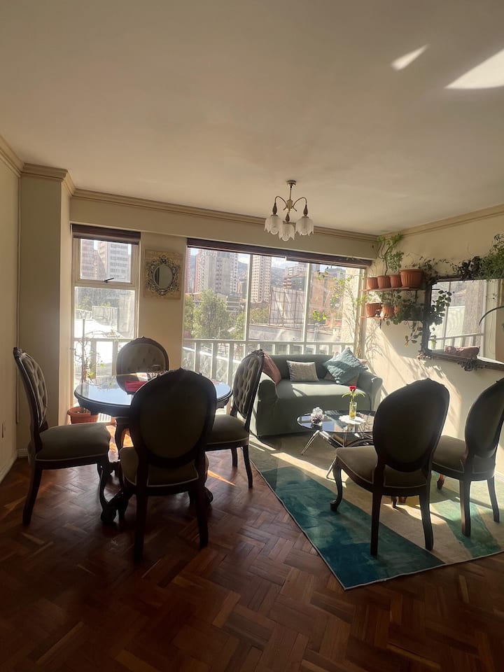 Bello Departamento, Céntrico Y Cálido. - Bolivia