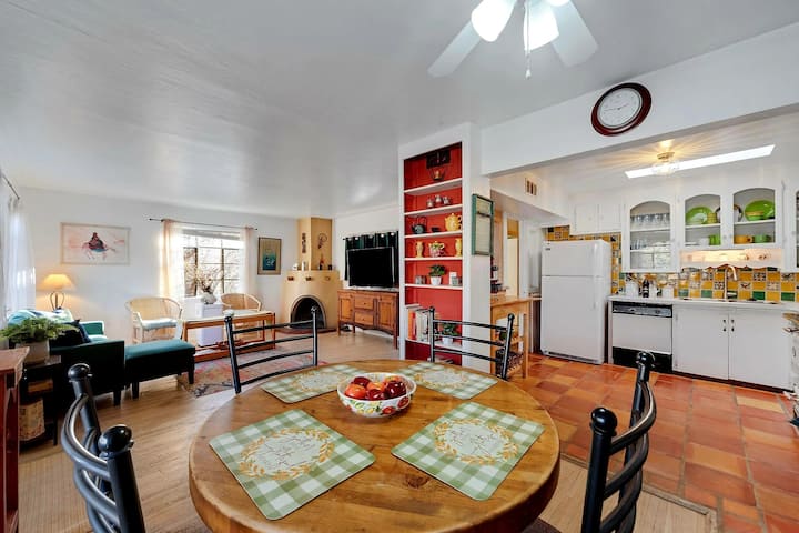 Famed Plaza Few Steps Away, King Bed, Office - Santa Fe, NM