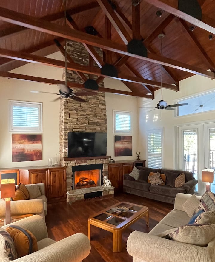 Private Estate Home - Lagoon Pool - 5 Bedrooms - New Smyrna Beach, FL