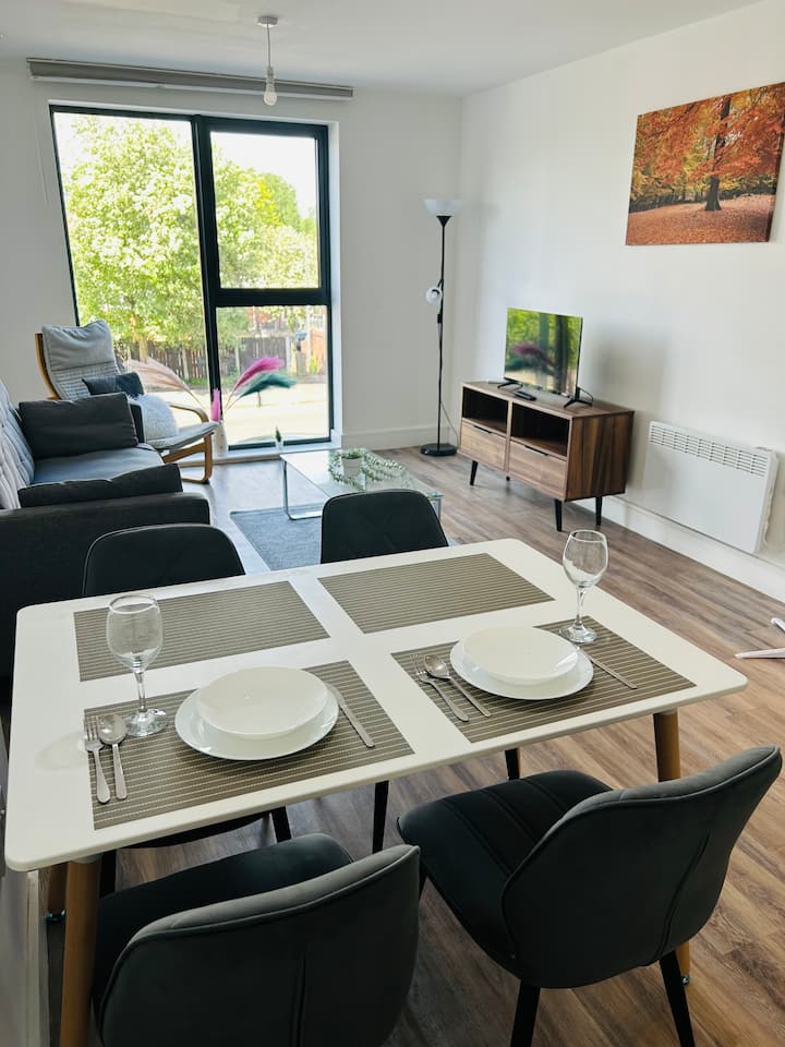 Modern 2br • Sleeps 4 • Easy Access To City Centre - Salford