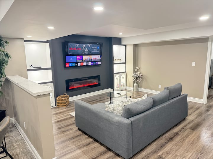 Modern Suite Sleeps 4 75 Tv Near Fifa - Ajax