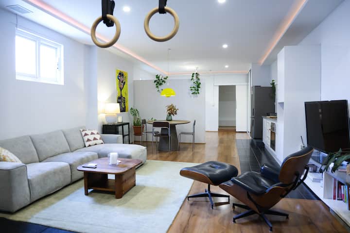 Artsy Warehouse In Bondi Beach - Bondi Beach