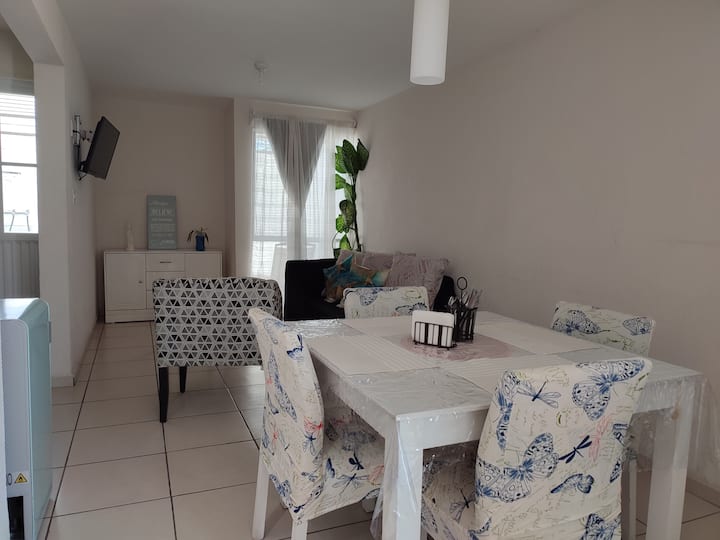 Acogedora Casa Con Jardín En Circuito Privado - San Juan del Río