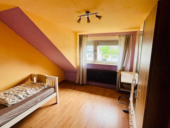 A Spacious And Comfortable Room - Darmstadt