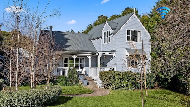 Dove Cottage - Cosy Storybook Cottage With Spa - Bundanoon