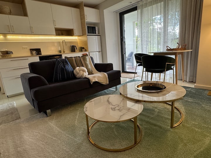 Private Studio Perfect For Travelling Corporates - Dural