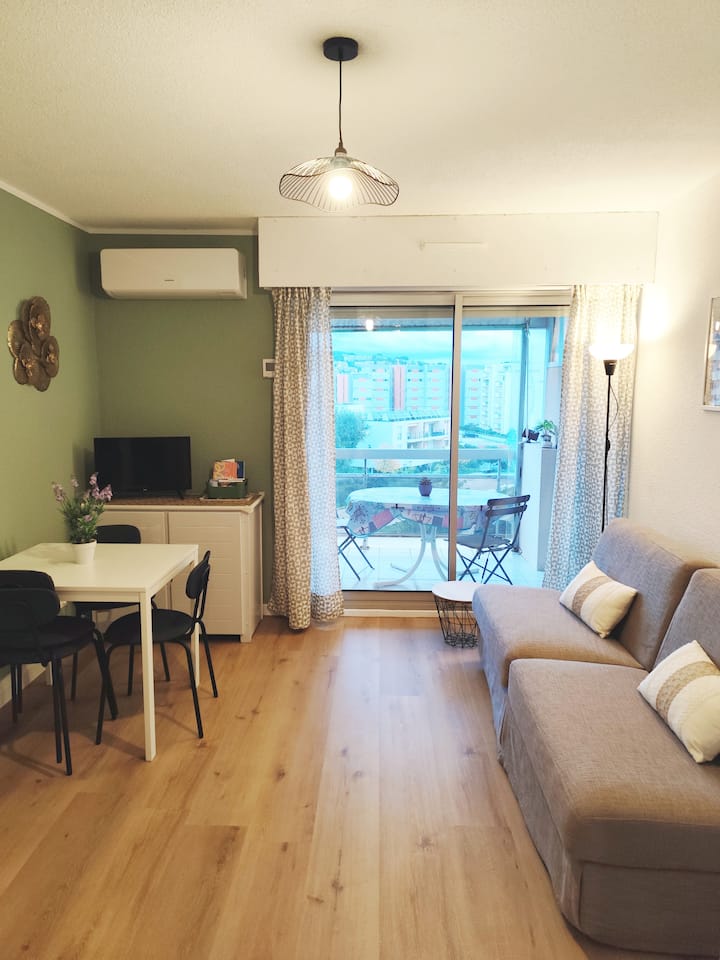 Studio 5 Min De La Plage• Parking Privé • 1 éToile - Le Lavandou