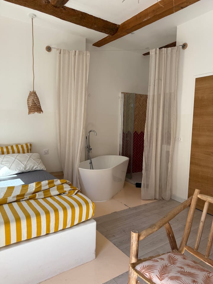 Suite 2 Balcon & Baignoire @Lafrenchcasa Canebière - Vieux-Port de Marseille