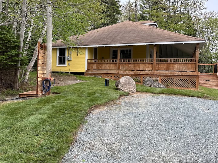 Seaman's Lodge - Pet Friendly! - Liverpool, NS, Canada