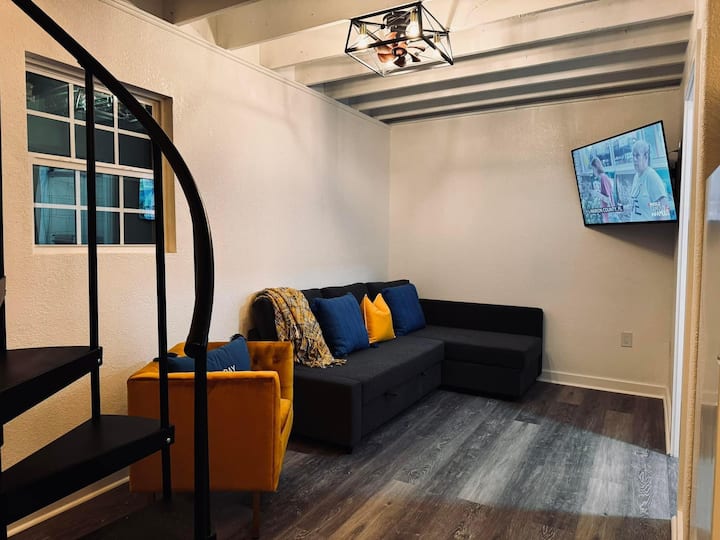The Louie Loft - Cool, TX